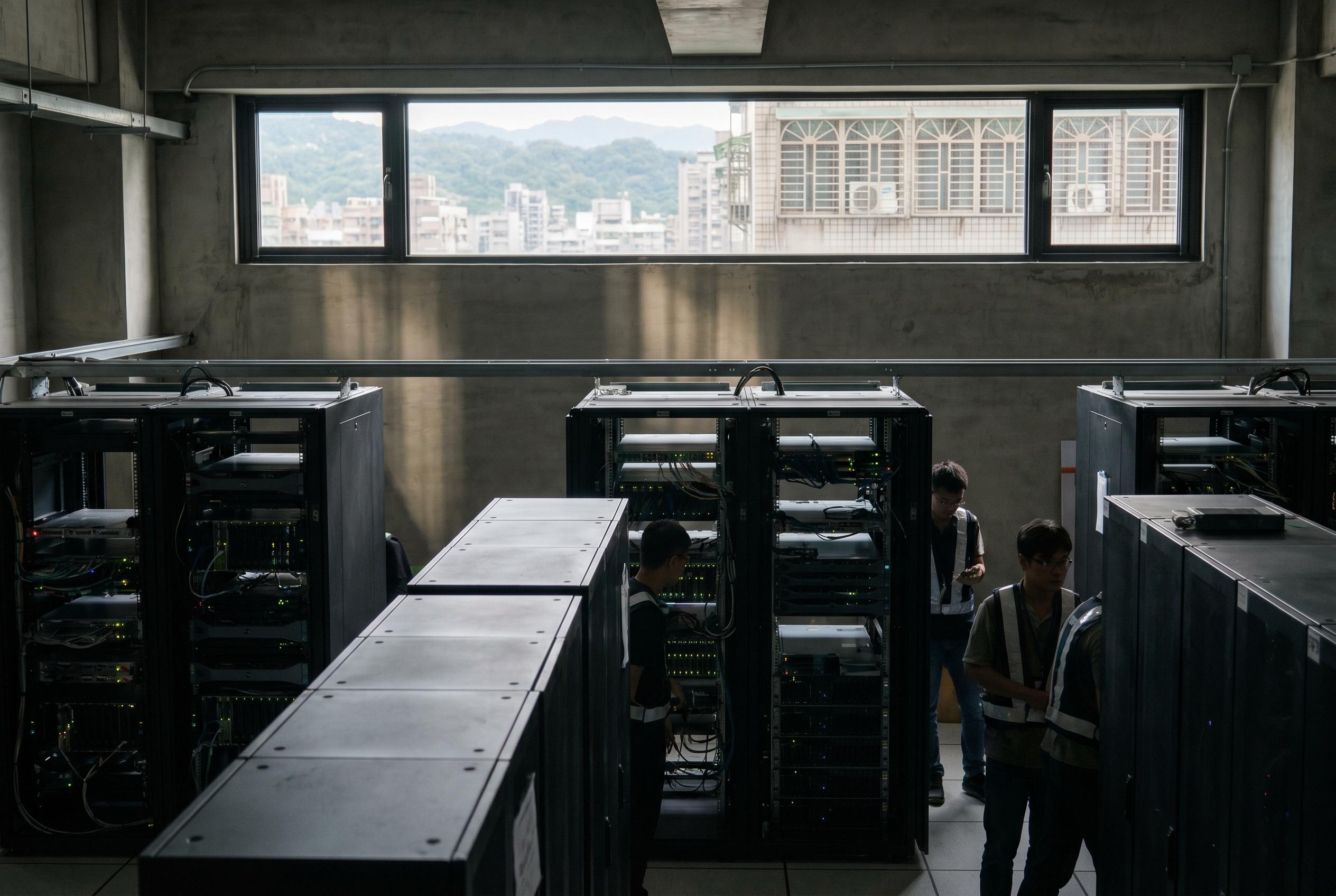 Compal and Datasection partner to drive large-scale AI deployment ...